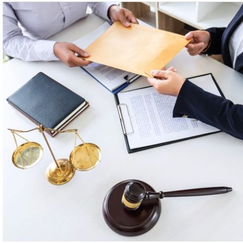 ¿Cómo se divide una herencia? - Estruch Abogados